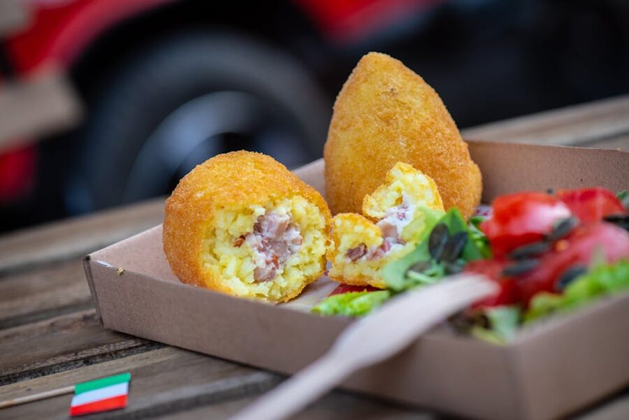 Arancini/suppli Italian fried rice balls