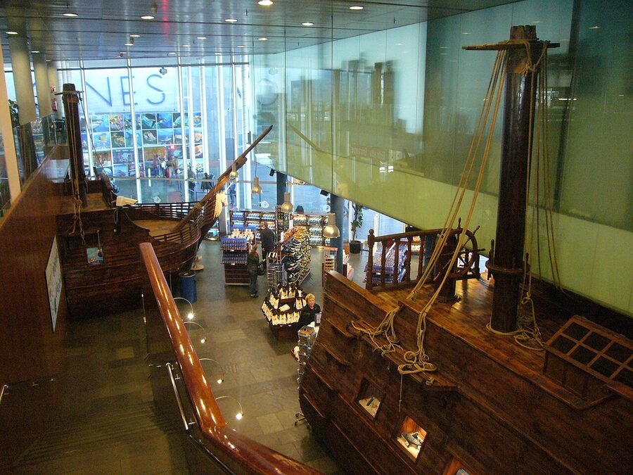 Barcelona Aquarium gift shop