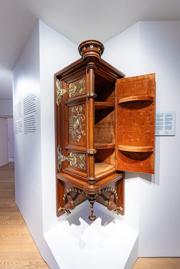 Casa Vicens cabinet interior with tiles