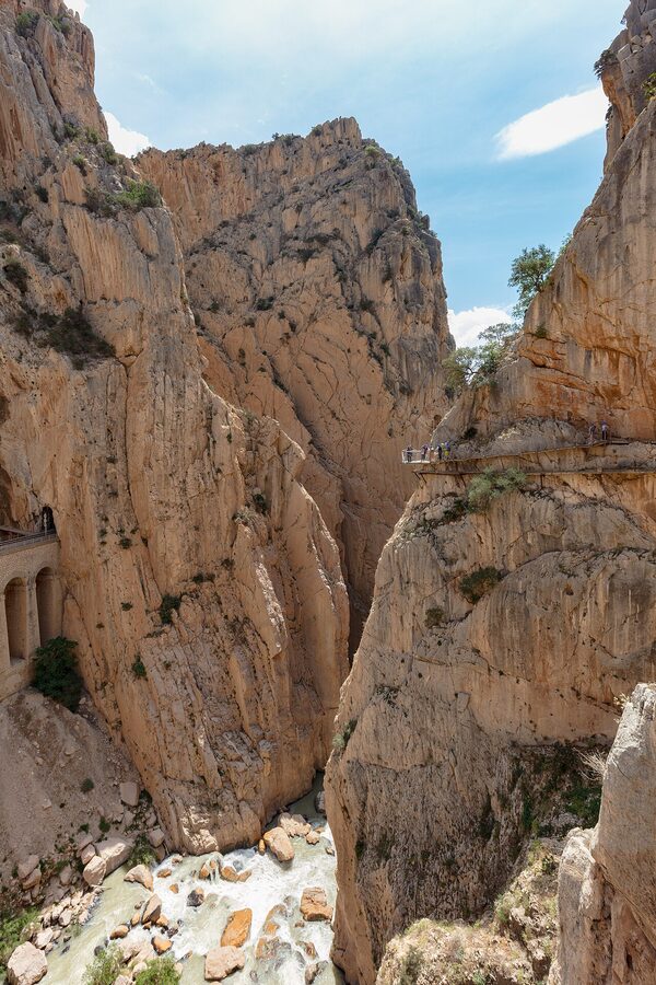 Remains of the original 1905 concrete walkway visible below the new Caminito del Rey