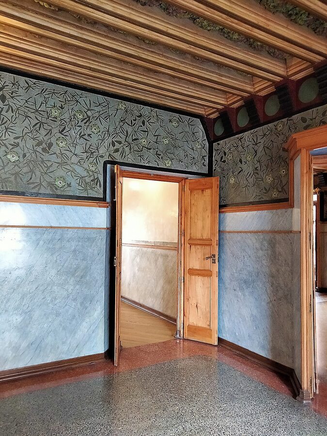 Casa Vicens blue room habitacio blava door