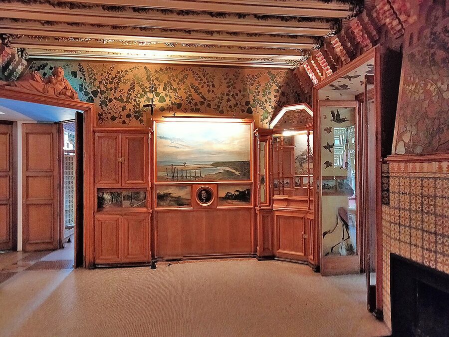 Casa Vicens dining room with Torrescassana painting