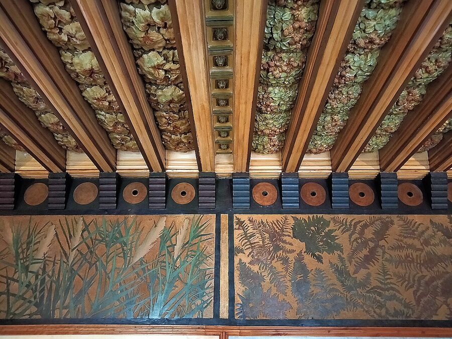 Casa Vicens main bedroom sgraffiti and ceiling