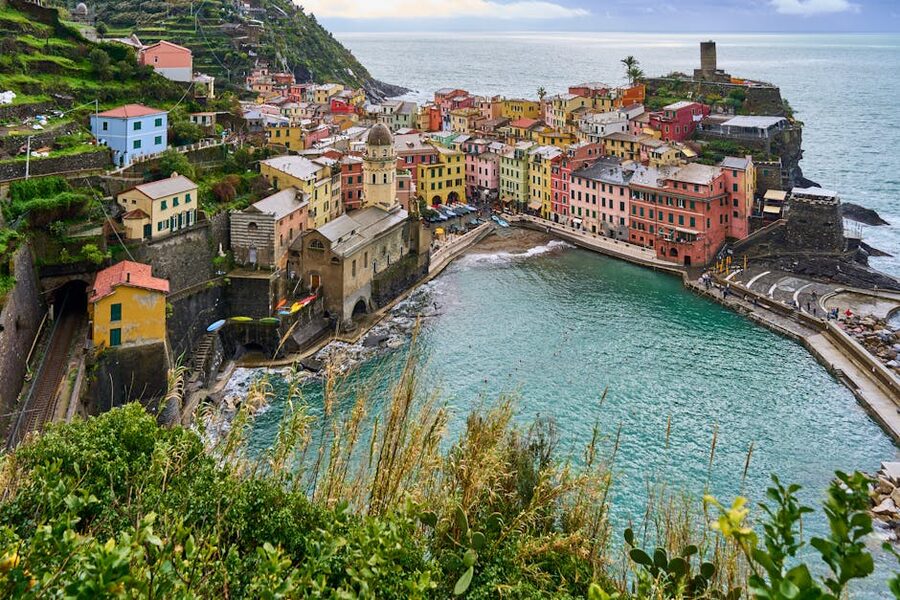 Vernazza colorful houses by the sea, Cinque Terre