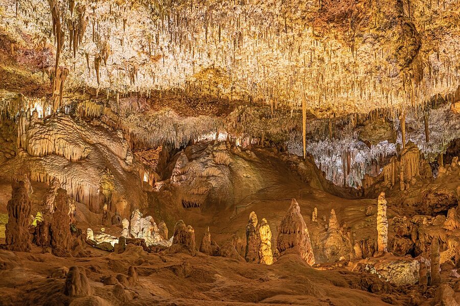 Large cavern space at Coves dels Hams