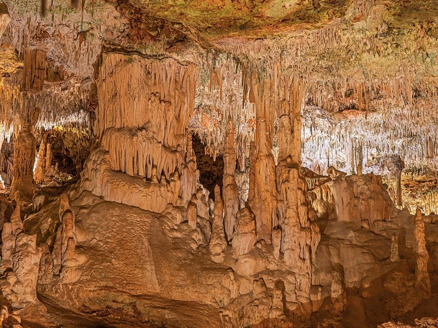 Underground lake reflections at Coves dels Hams