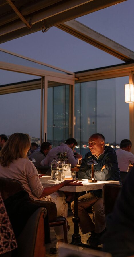 Rooftop dining with atmospheric evening ambiance in Istanbul