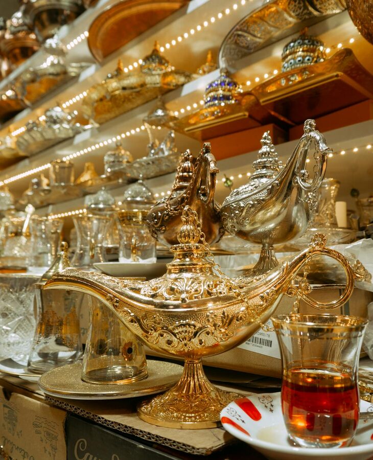 Golden lamps and Turkish tea at Istanbul Grand Bazaar