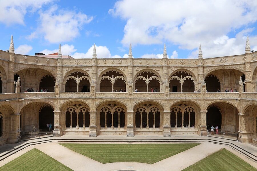 Manueline architecture details in Jeronimos Monastery courtyard