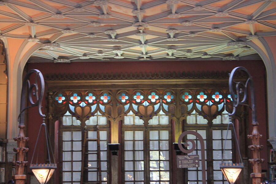 Livraria Lello stained glass ceiling