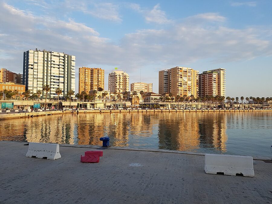 Paseo de la Farola Muelle Uno Malaga
