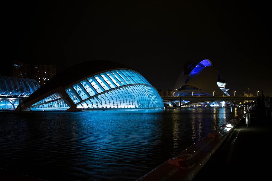 Nightwalk to Valencia City of Arts and Sciences lit up