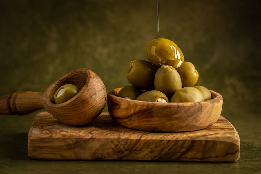 Olives with olive oil composition