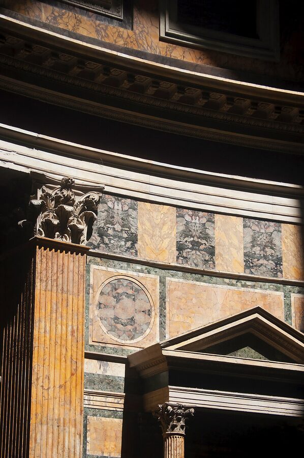 Light from Pantheon oculus casting beam on wall