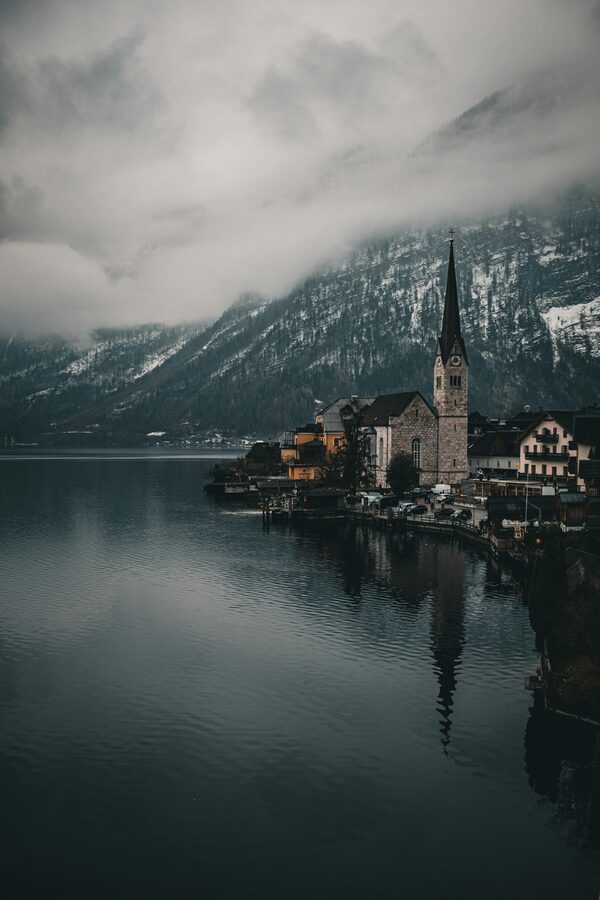Hallstatt lake reflection mountains