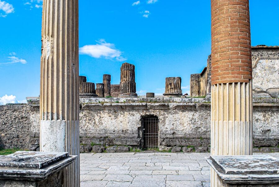 Roman columns and historical architecture in Pompeii
