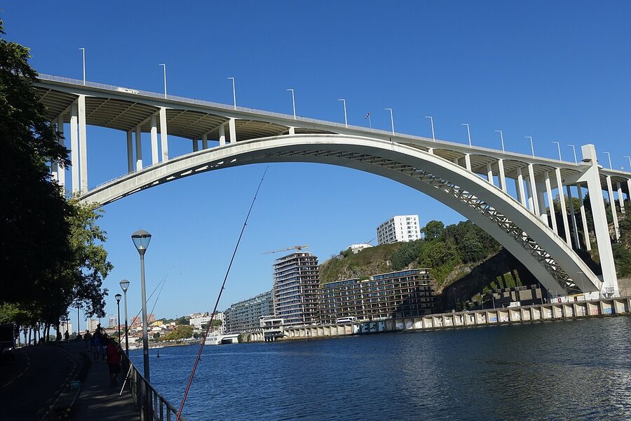 Ponte da Arrabida concrete arch bridge Porto