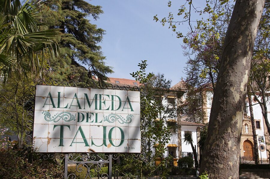 Ronda Alameda del Tajo stroll park