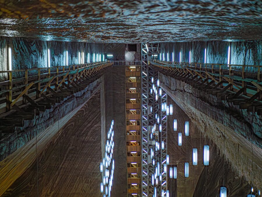 Underground mine passage with lighting