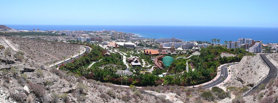 Boats on the lazy river at Siam Park