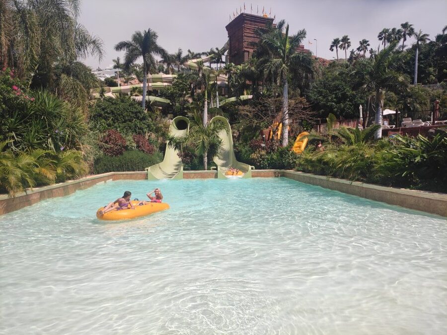 Thai-style pavilion and temple at Siam Park