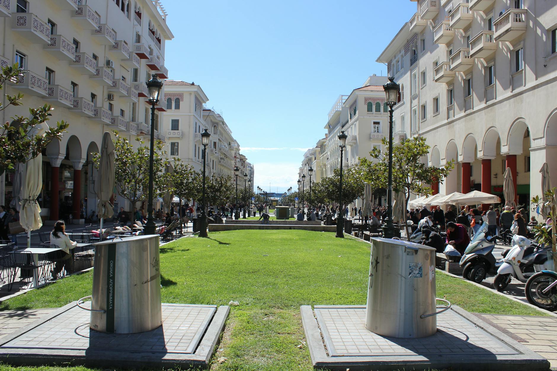 Aristotelous Square in Thessaloniki on a sunny day