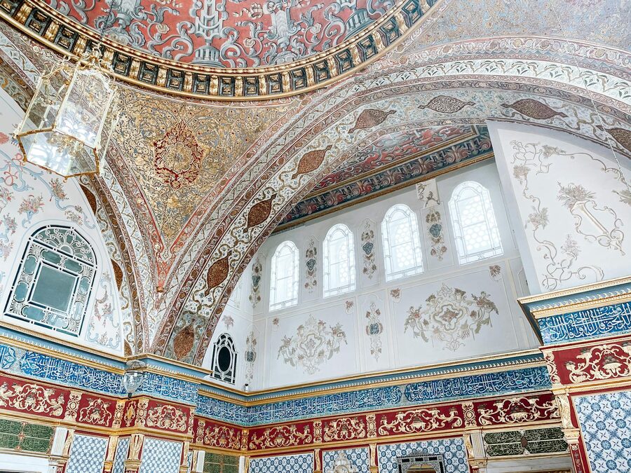 Exquisite interior decorations and designs inside Topkapi Palace